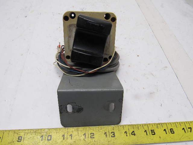 Banner OTBVN6 Momentary Action Optical Touch Button W/Mtg Bracket 24VDC ...