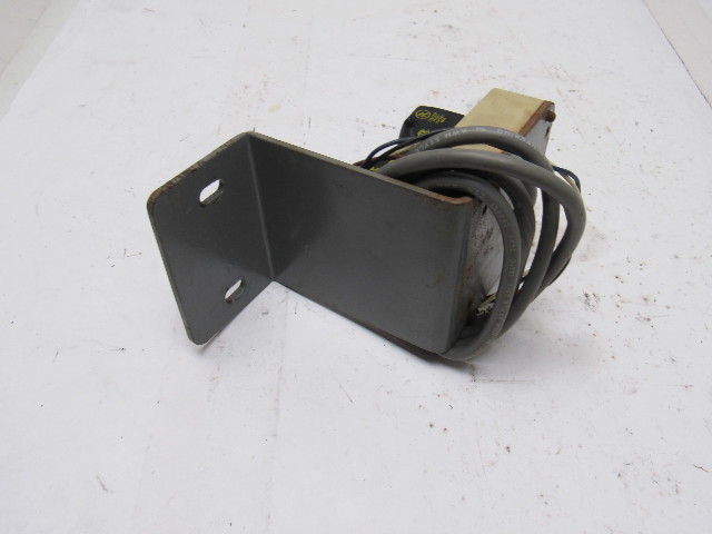 Banner OTBVN6 Momentary Action Optical Touch Button W/Mtg Bracket 24VDC ...