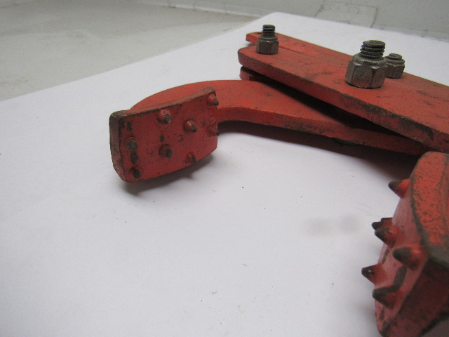 Spiked Jaw Pallet Puller Scissor Clamp 5" Open | Bullseye Industrial Sales