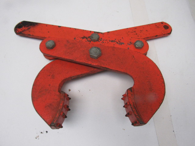 Spiked Jaw Pallet Puller Scissor Clamp 5" Open | Bullseye Industrial Sales