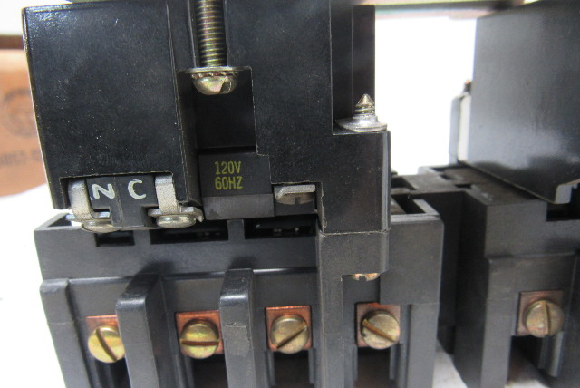 Square D Class 8965 Type TO-25 600V Ser B Reversing Hoist Contactor ...