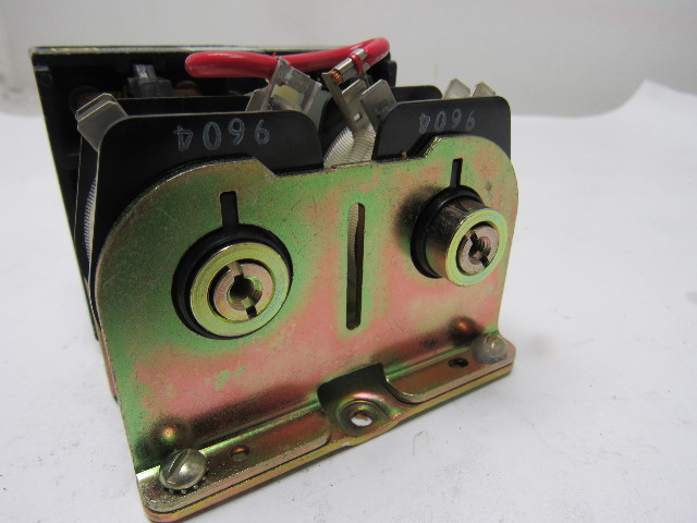 Square D Class 8965 Type R010 8965-R010 Hoist Contactor 600V 3Ph 120V ...
