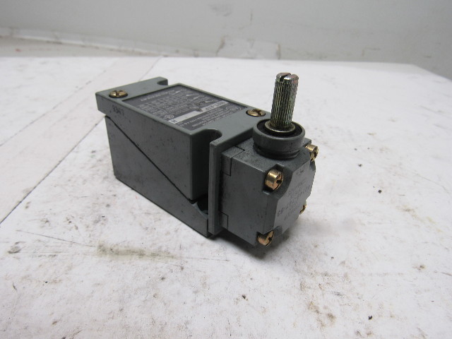 Allen Bradley 802T-ATP 300V 60A Limit Switch W/ 40146-747-63 Operator ...