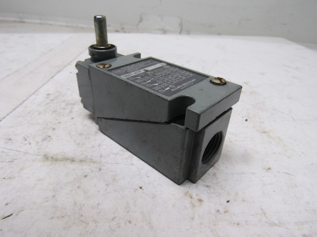 Allen Bradley 802T-ATP 300V 60A Limit Switch W/ 40146-747-63 Operator ...