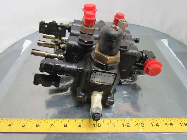 Caterpillar 21030-36525 3-Spool Hydraulic Valve From a 2EC25 Electric ...