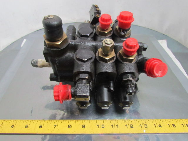 Caterpillar 21030-36525 3-Spool Hydraulic Valve From a 2EC25 Electric ...