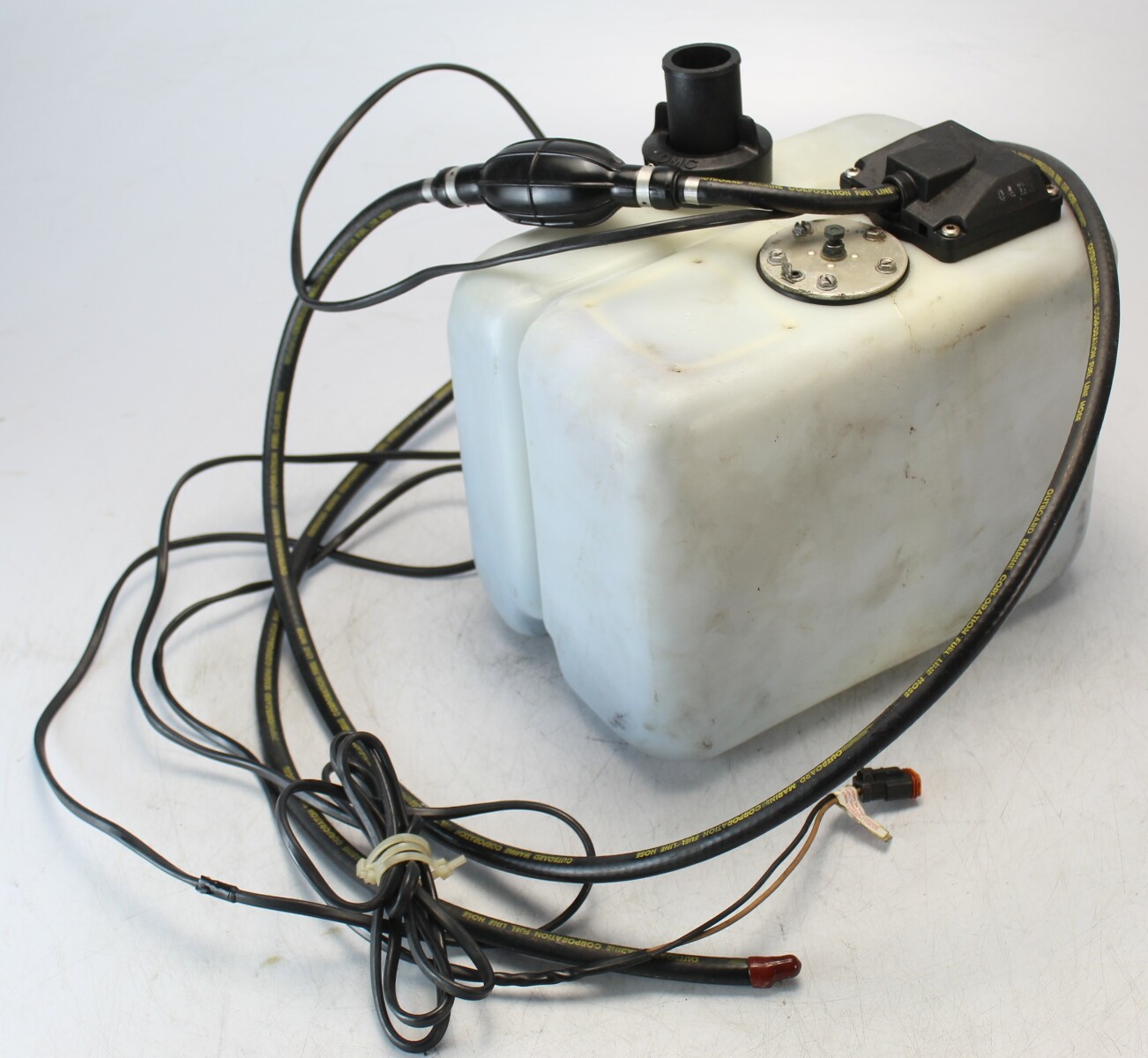 Johnson Evinrude OMC 1.8 Gallon Oil Tank W/ Extended Fill Cap SUPPLY ...