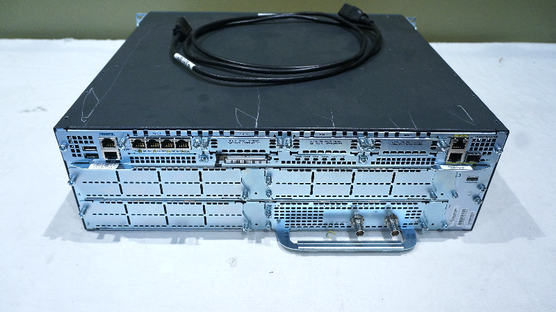 CISCO 3800 SERIES 3825 ROUTER NM-1T3-E3 256MB HWIC4ESW