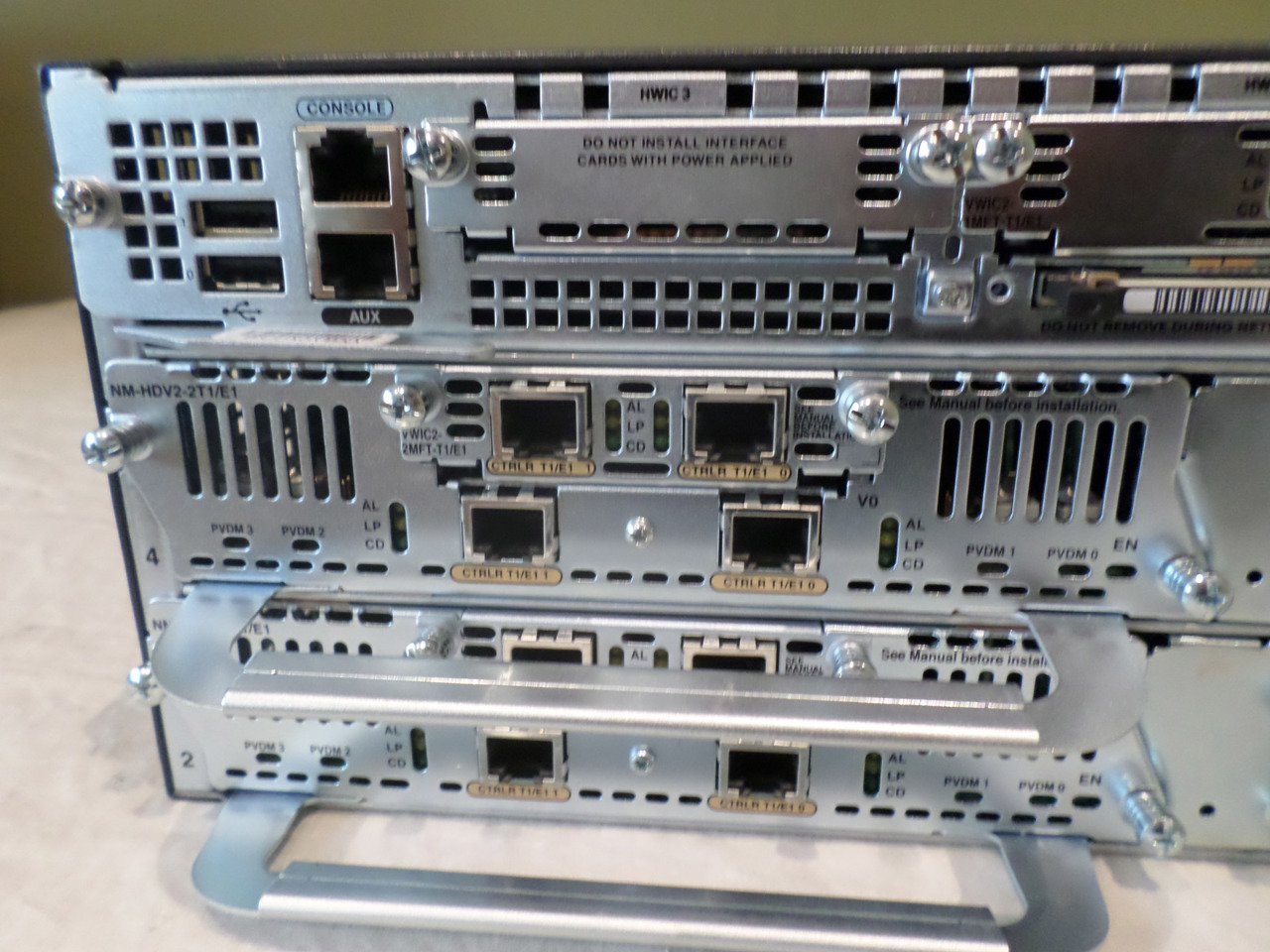 CISCO 3845 ROUTER 3* NM-HDV2-2T1 5* VWIC2-2MFT-T1/E1 NM-1T3/E3 VWIC2 ...