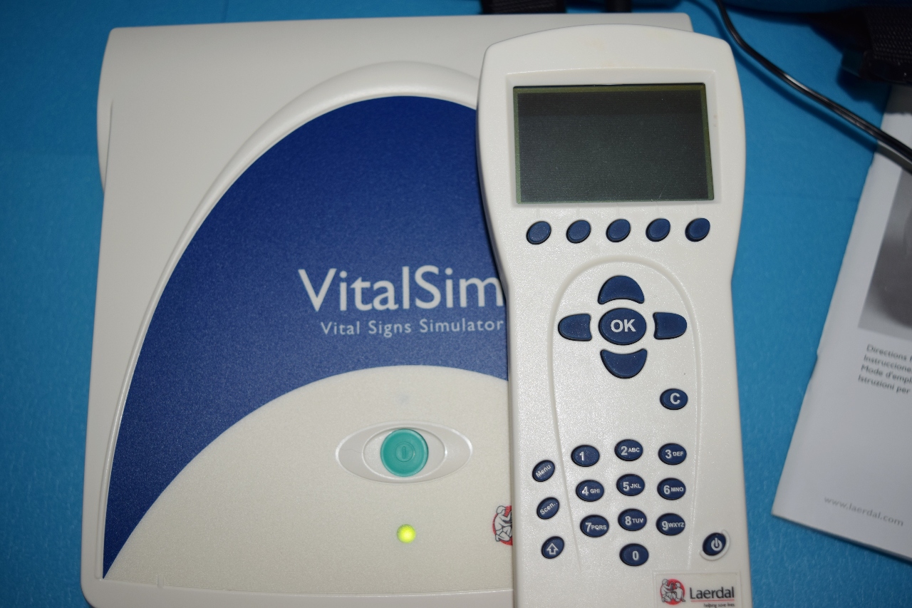* LAERDAL VITALSIM VITAL SIGNS SIMULATOR TRAINING MANIKIN FST1908 ...