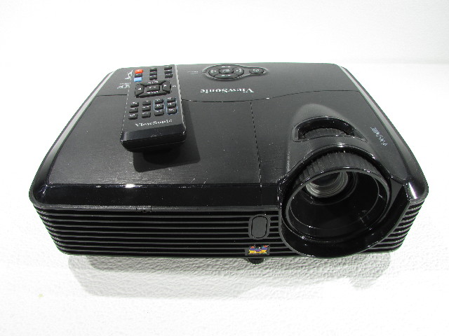 VIEWSONIC PJD5223 DLP PROJECTOR W/REMOTE