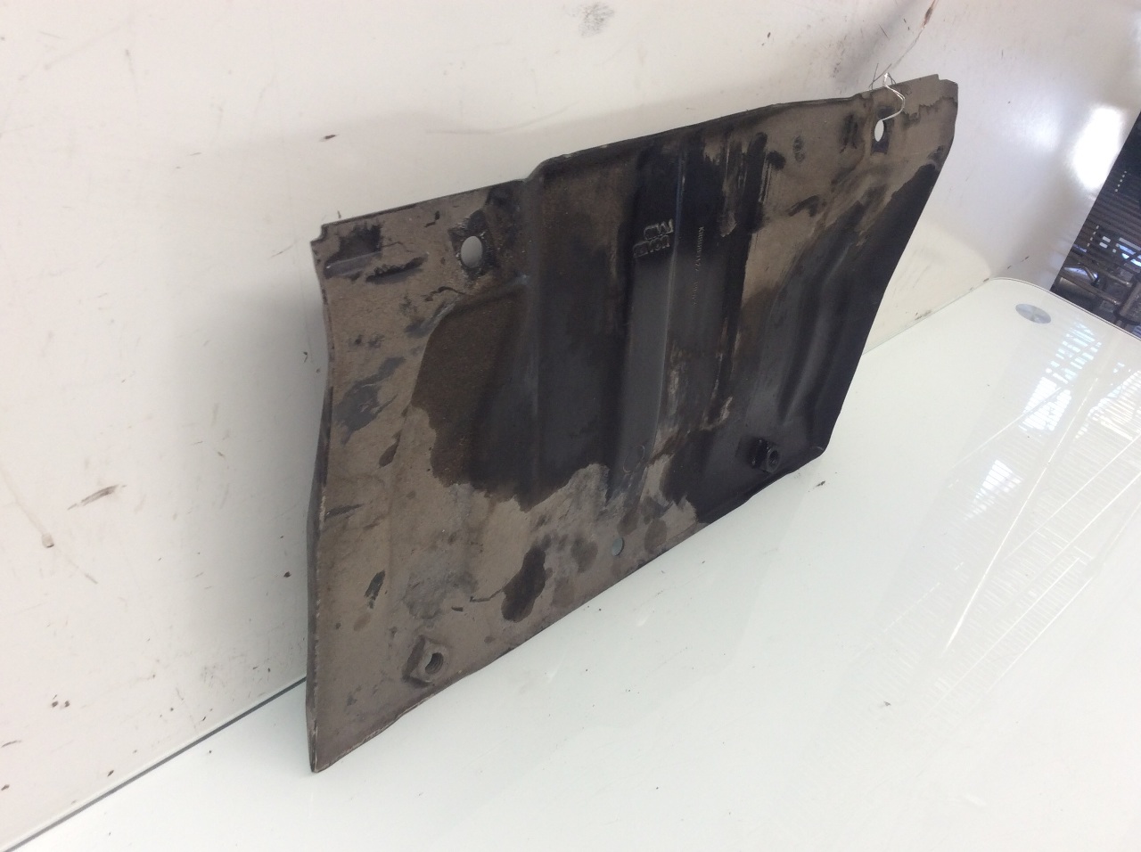 2005 2006 2007 2008 2009 Land Rover LR3 Radiator Splash Shield ...