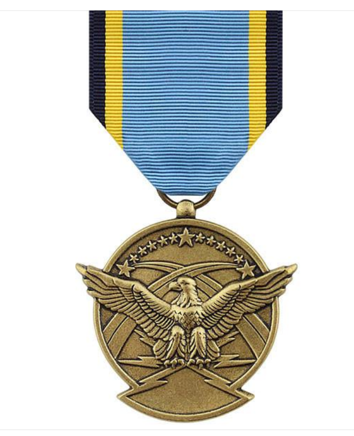 Vanguard FULL SIZE MEDAL AIR FORCE AERIAL ACHIEVEMENT | Heroes Sports Cards