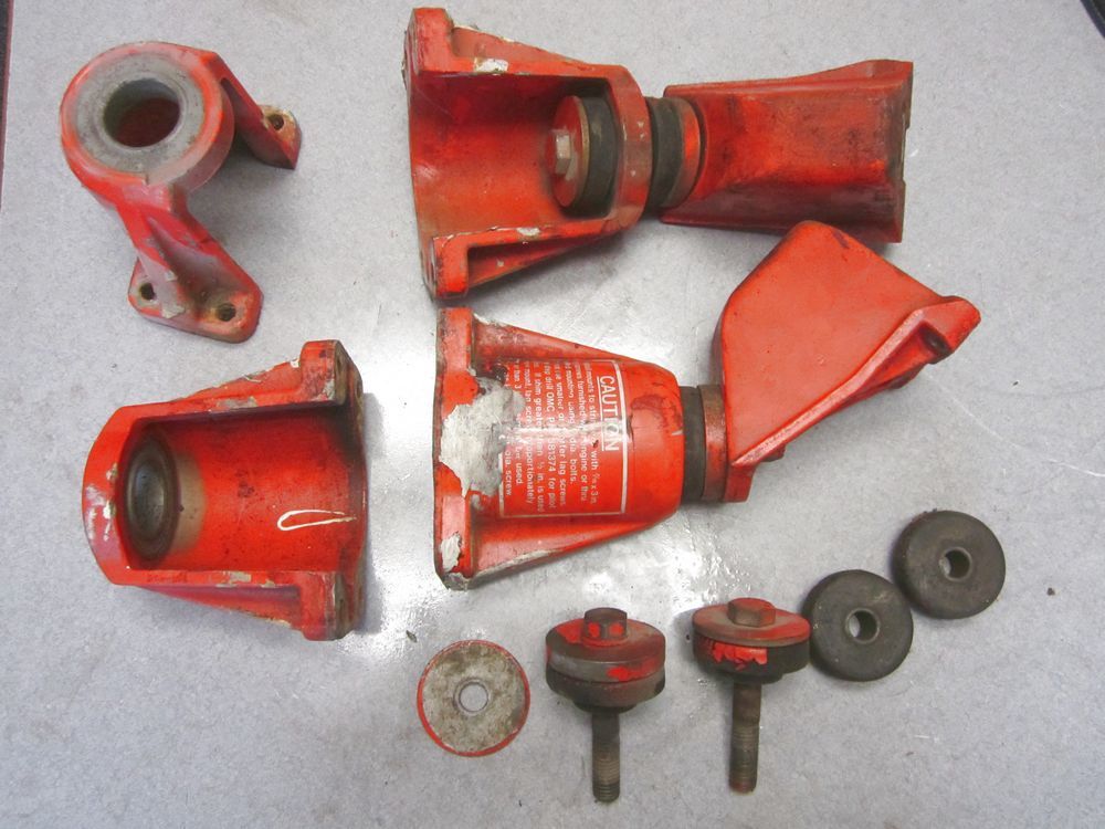 908117 908118 OMC Stringer Chevy V8 Engine Mount Brackets, Rubbers ...