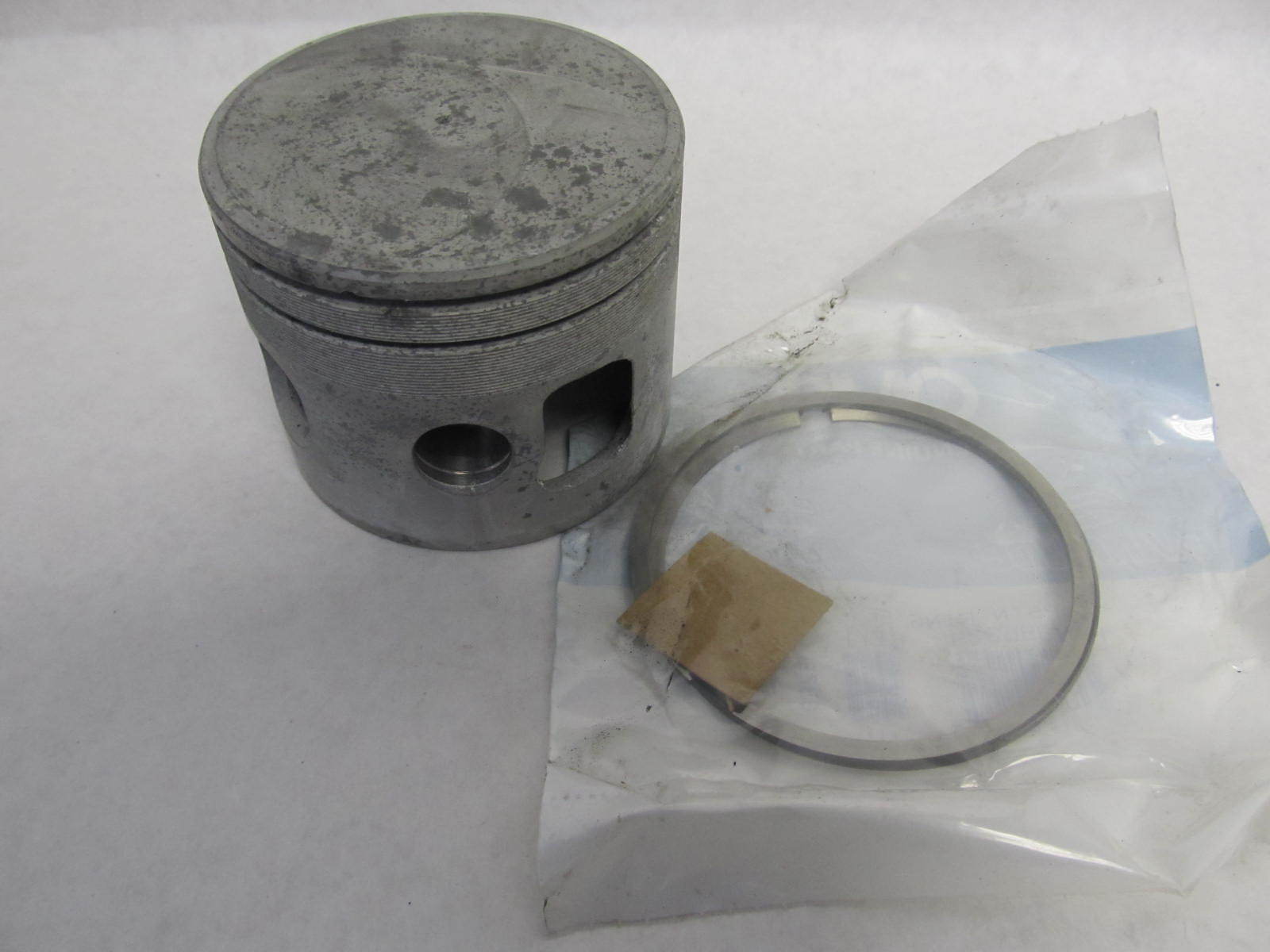 0396582 396582 396379 Piston & Ring Set Evinrude Johnson 70-75 HP ...