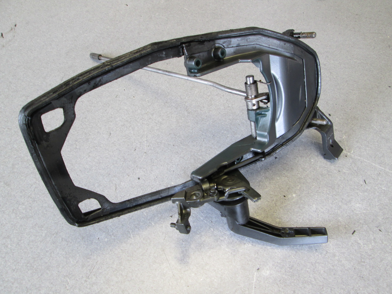 80654M Mariner Yamaha 20 25 30 Hp Outboard Lower Cowl Mounting Bracket ...