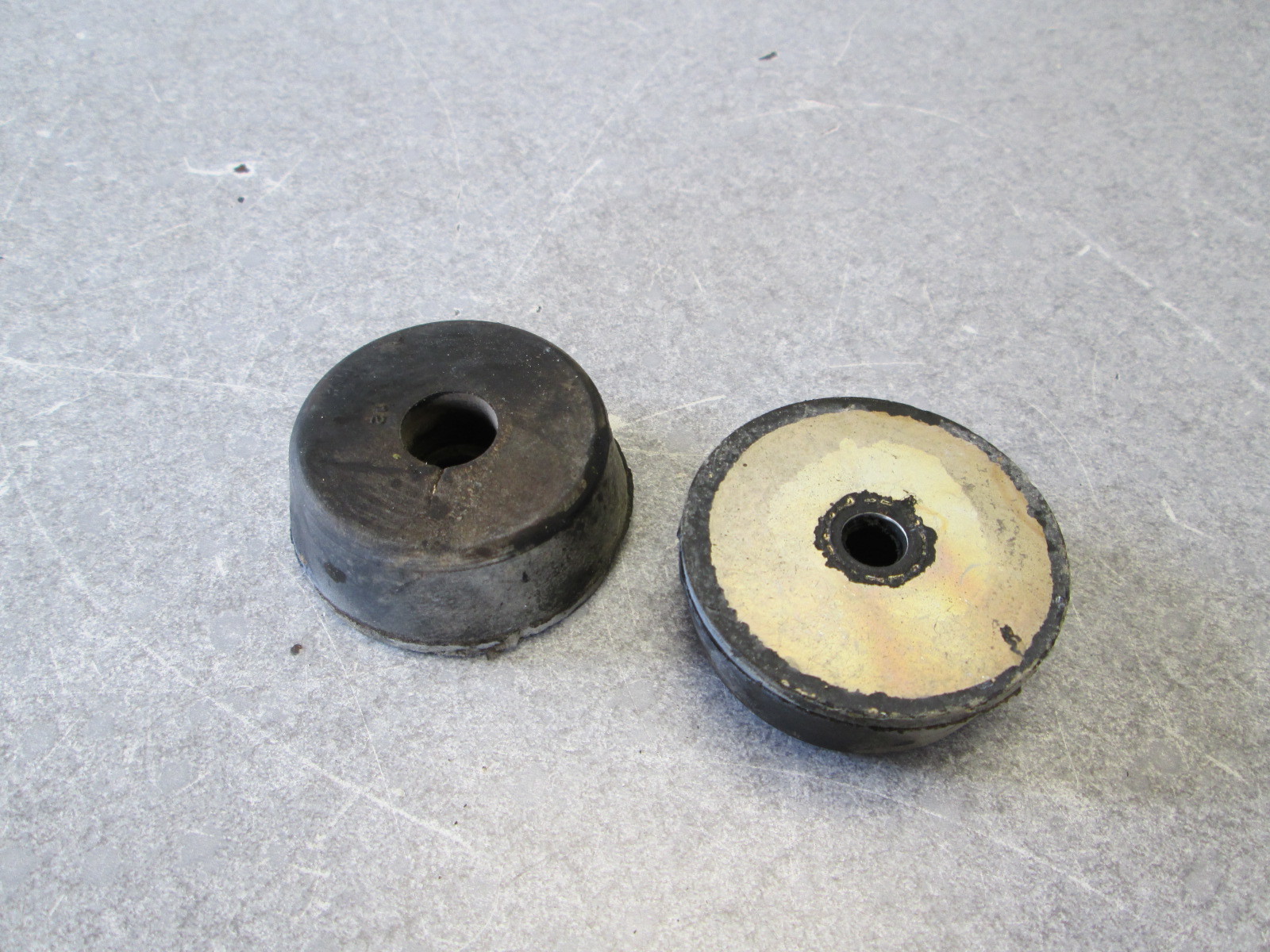 F438962 Force 1974-1994 Outboard Motor Leg Slide Shock Mount Set of 2 ...