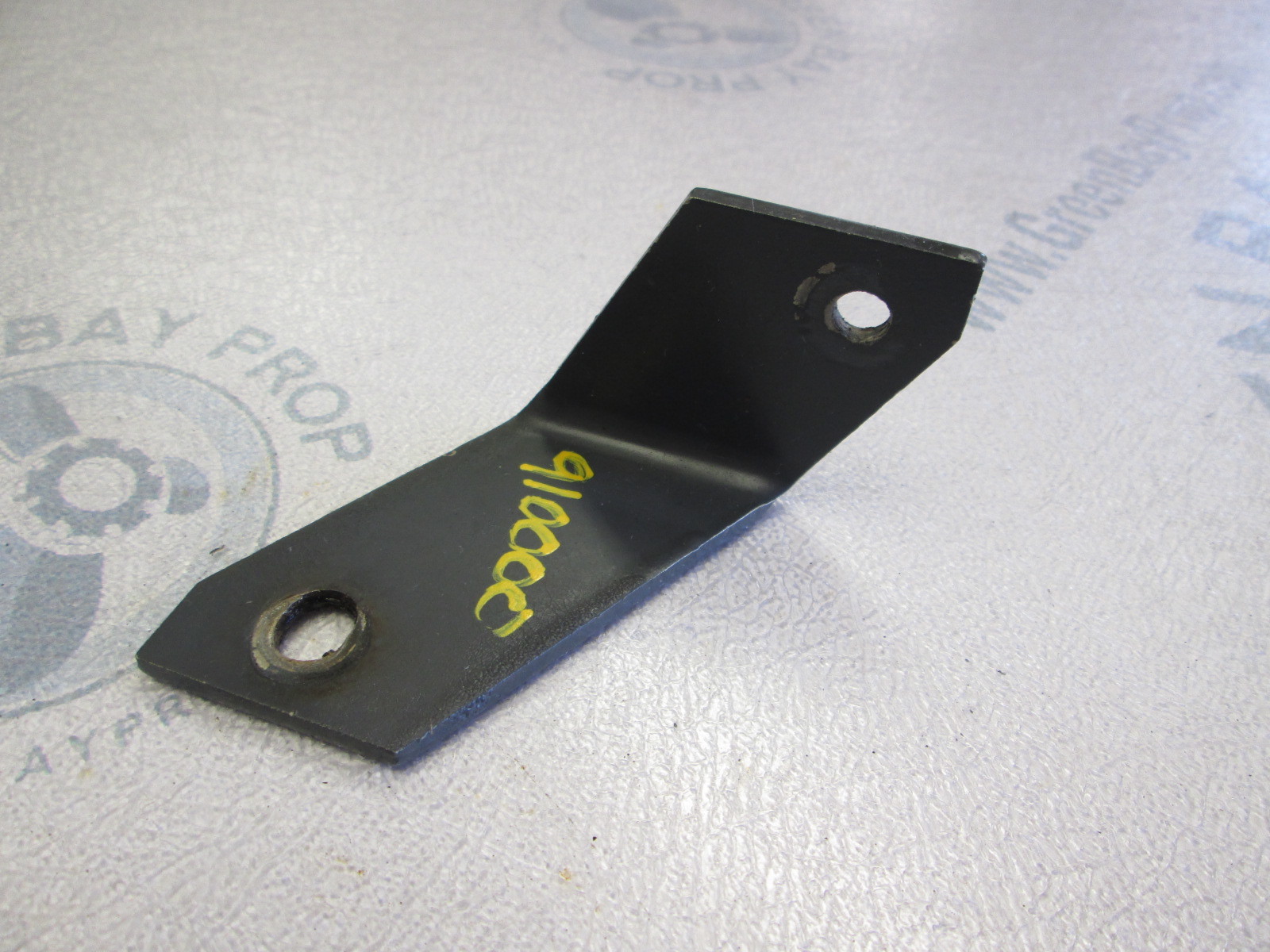 0910000 OMC Stringer/Cobra 2.5 & 3.0 4 Cyl Starter Bolt Bracket 910000 ...