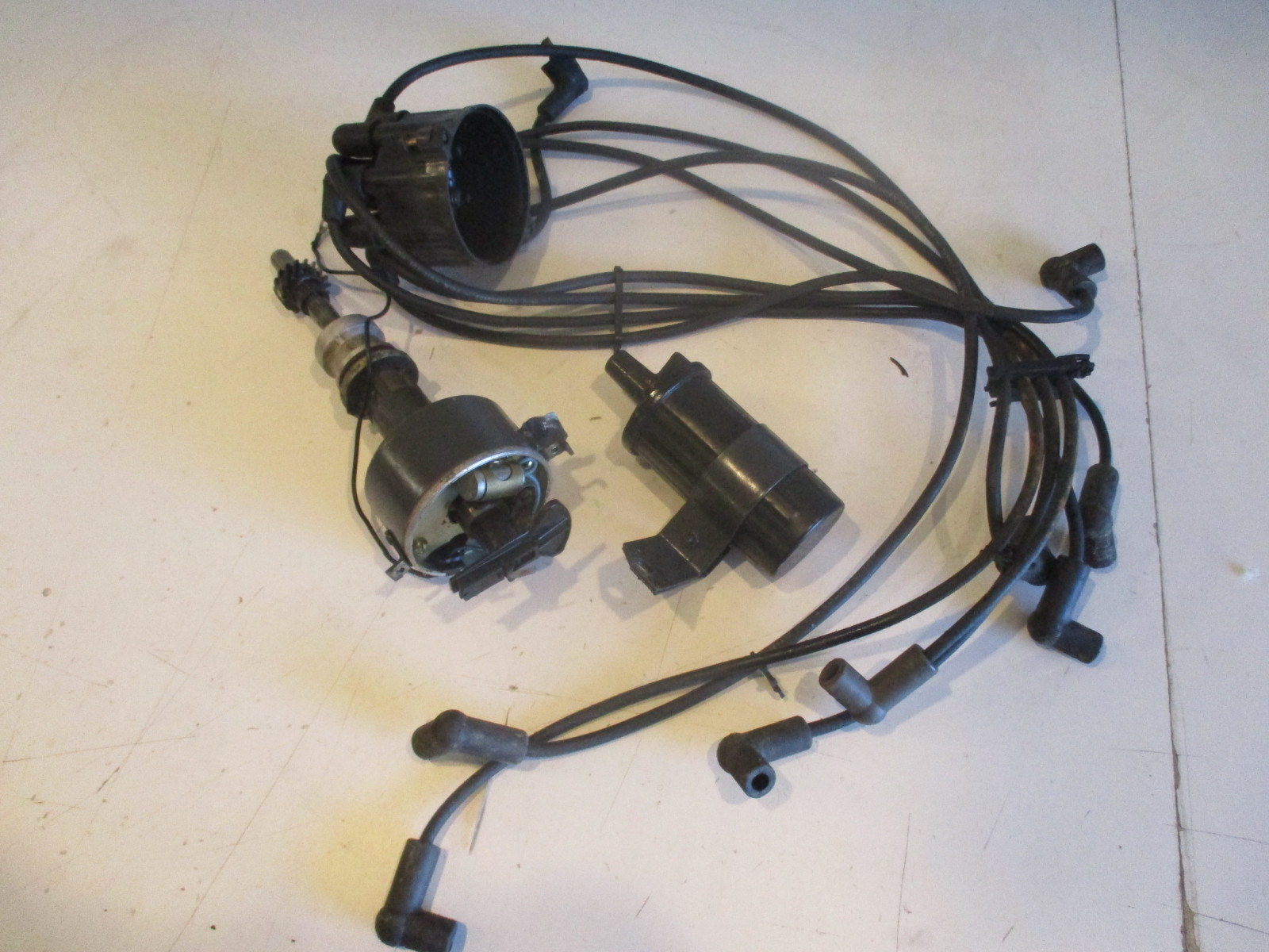 1989 OMC Cobra Ford 5.8 V8 Distributor & Ignition Coil 985764 383444 ...