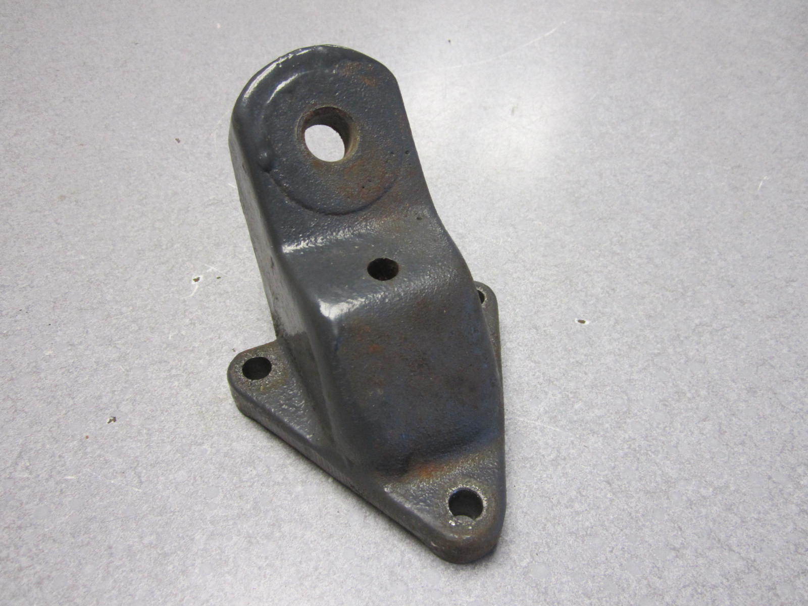 0911735 OMC Cobra Front Engine Mount Bracket V6 V8 | Green Bay ...