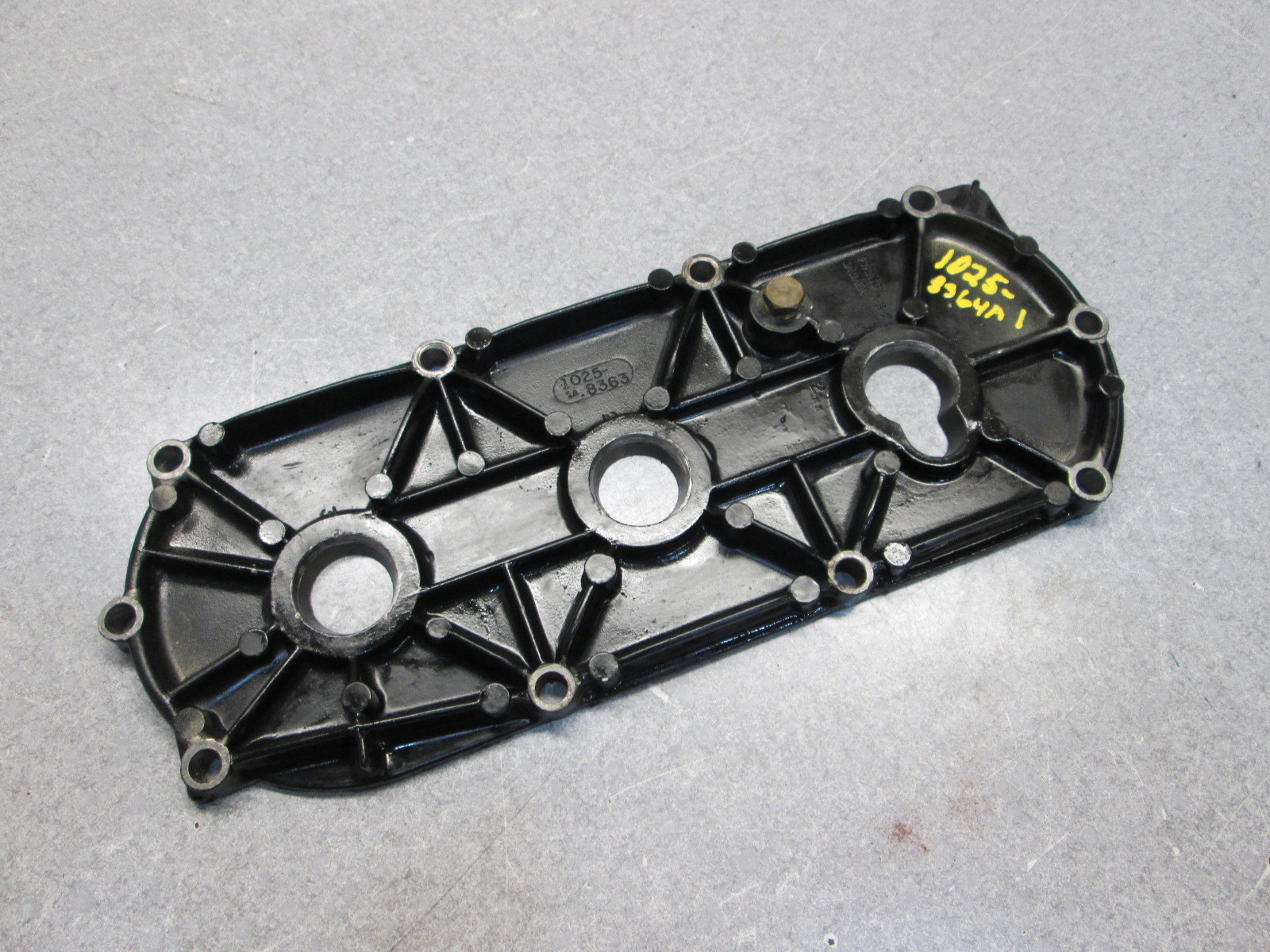 1025-8364A1 Mercury Mariner 3 Cyl Outboard Cylinder Head Cover 50 60 70 ...
