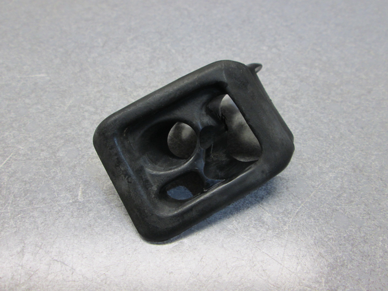 F660189 Lower Engine Cowling Cable Entry Bushing for Force Outboard ...