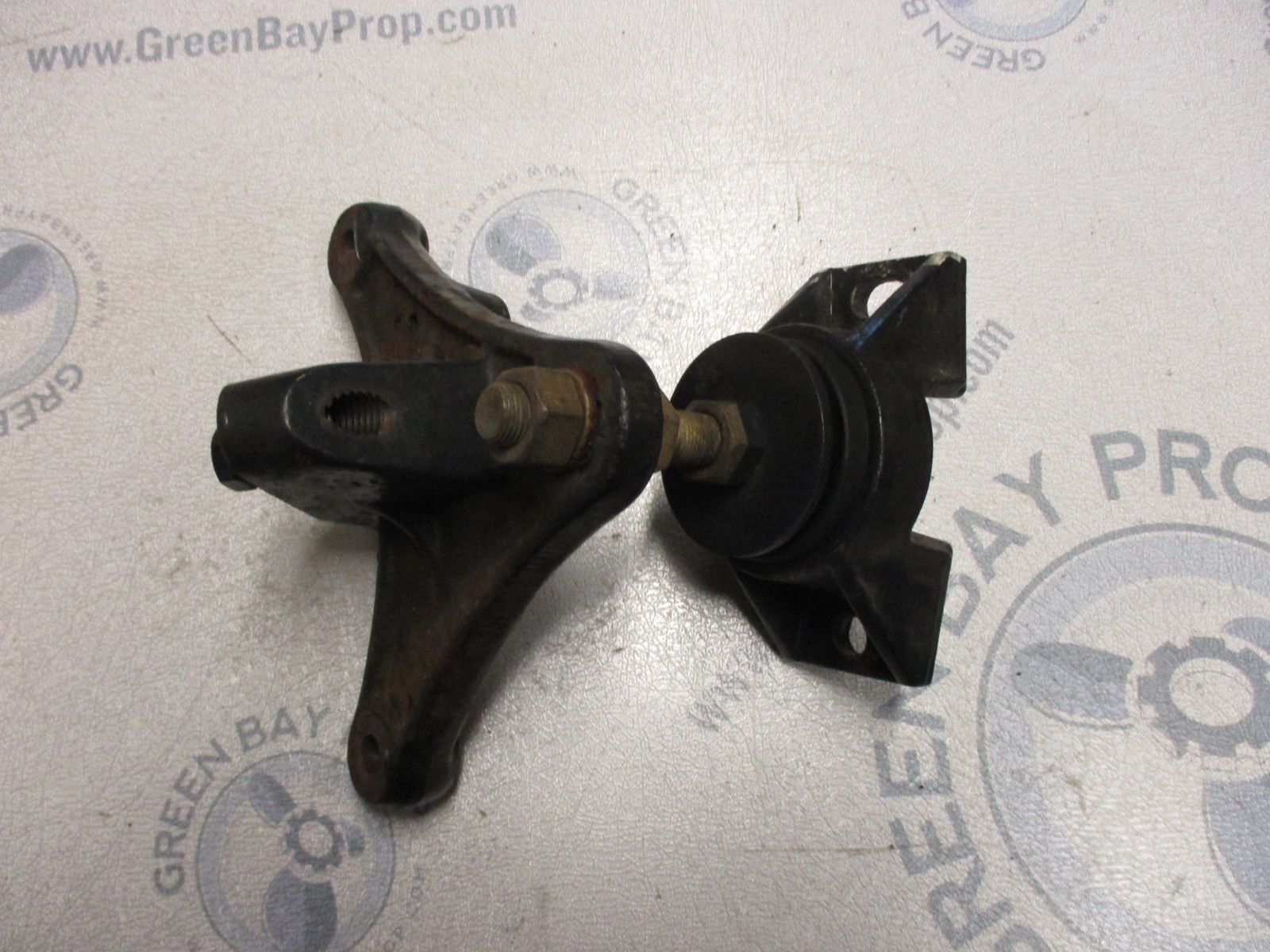 3853724 Volvo Penta OMC Cobra Ford 5.7L 8 Cyl Front Motor Mount 3853805 ...