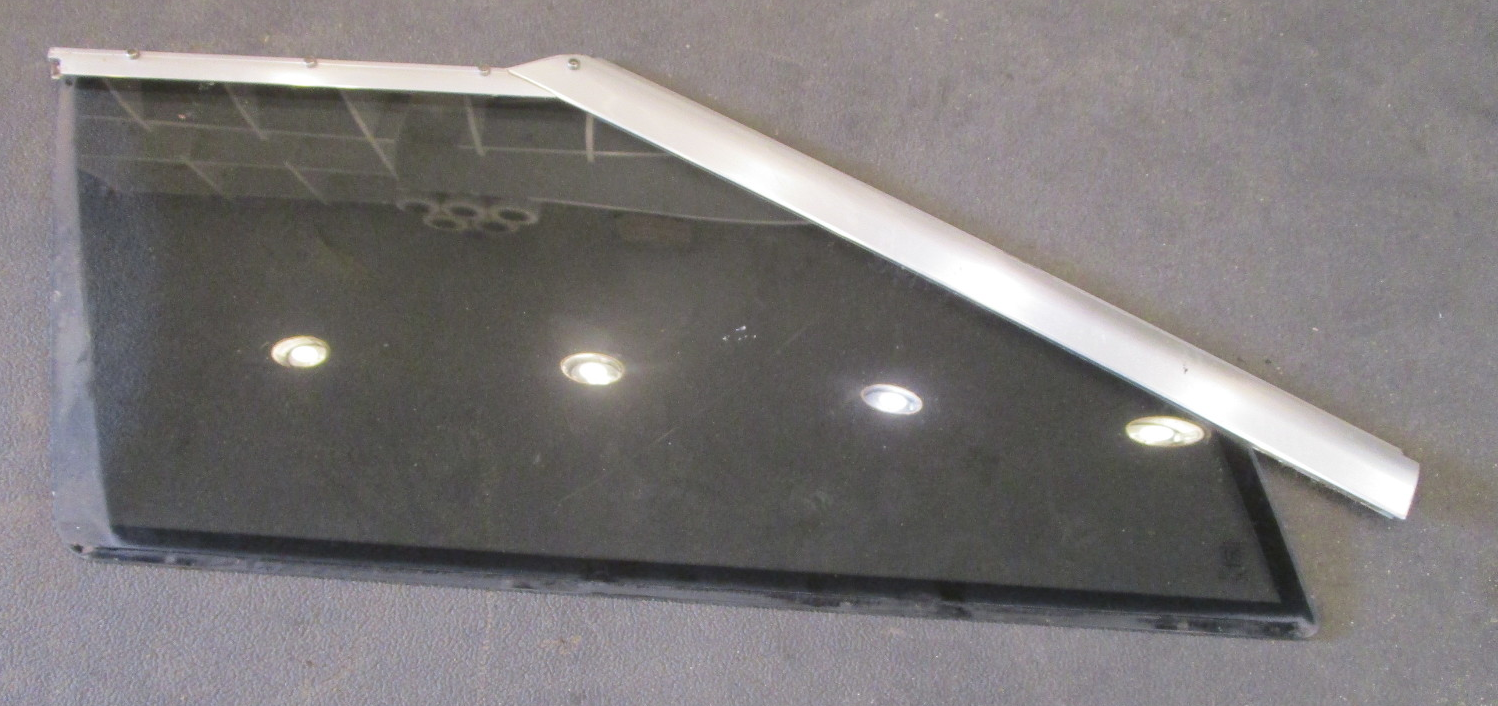 Bayliner Capri 21' Right STBD Side Driver Forward Windshield 34" Window ...