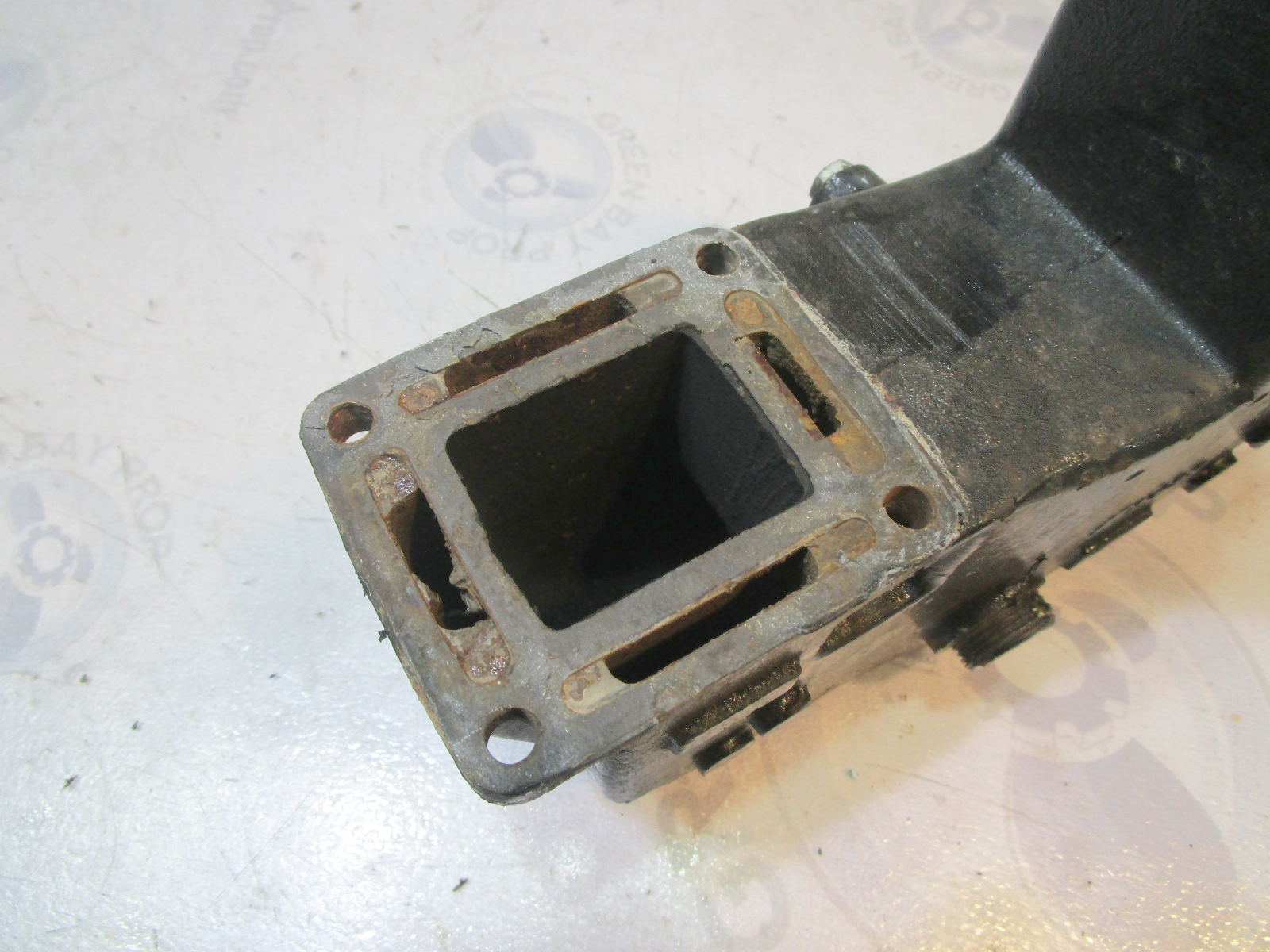 55538A2 Mercruiser 120 160 Stern Drive Exhaust Elbow Riser GM 153 250 ...