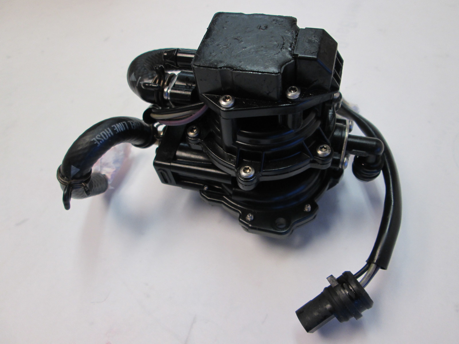 438400 0438400 Evinrude Johnson 4 Wire VRO Fuel/Oil Pump Assembly ...