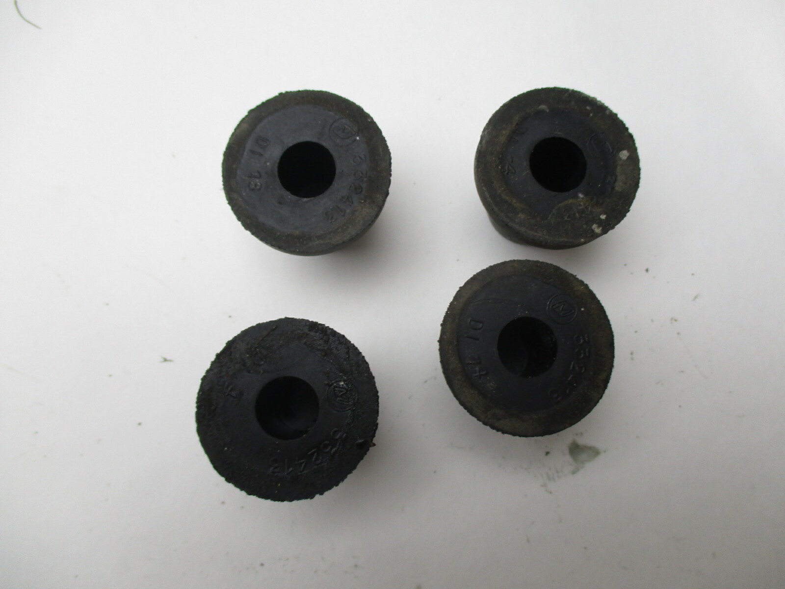 0332413 X 4 Evinrude Johnson Lower Engine Cover Cowl Rubber Mounts ...