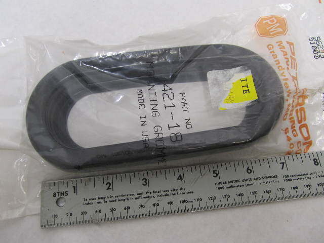 421-18 Peterson Manufacturing Oval Trailer Light Mounting Grommet