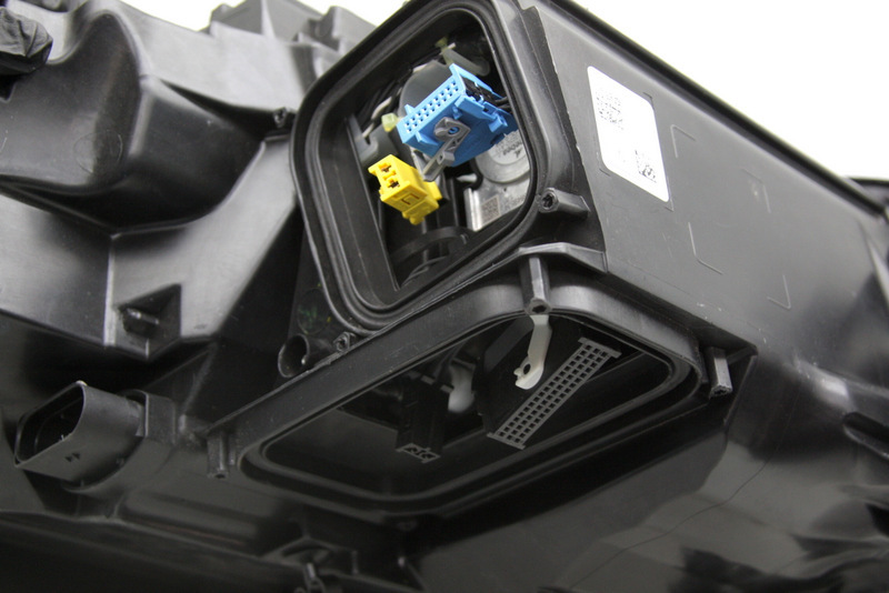 OEM Mercedes-Benz GLE450 Left LED Headlamp Tab Missing 1668201159 ...