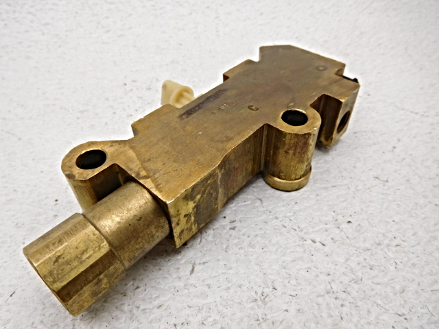New Old Stock OEM Ford F250 F350 Brake Proportioning Valve D5TA-2B328 ...