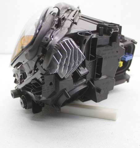 OEM Mercedes-Benz GLE450 Left LED Headlamp Tab Missing 1668201159 ...