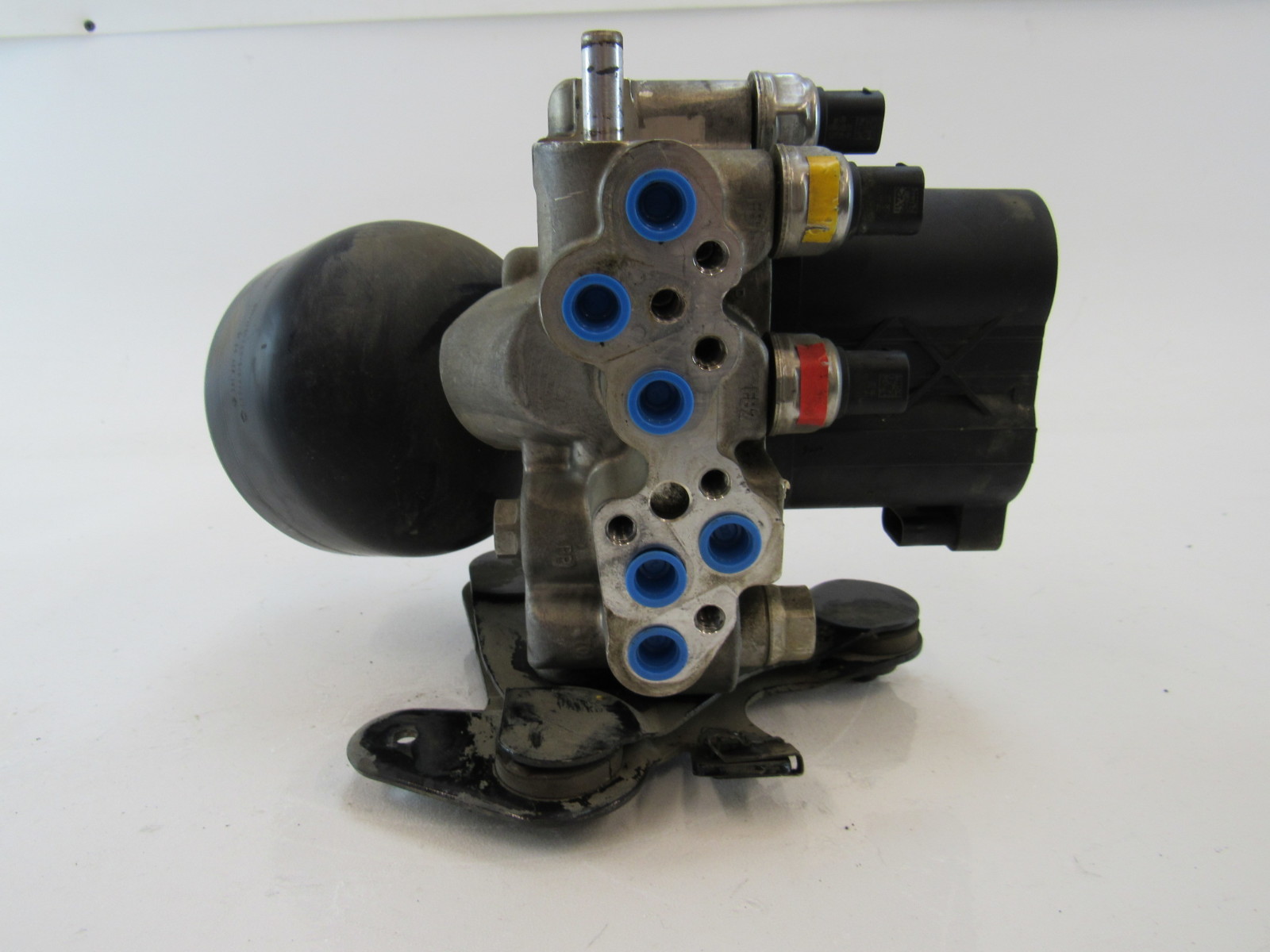 09 Mercedes W221 S600 S550 valve block, ABC suspension, front ...