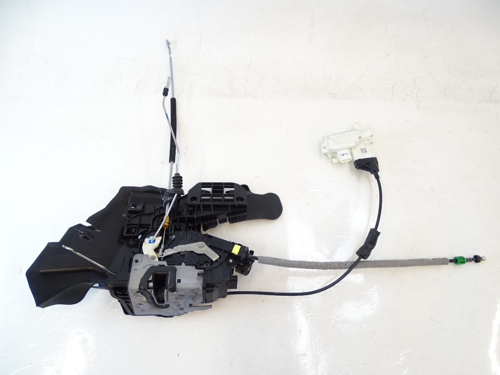 17 Mercedes X166 GLS63 GLS450 lock actuator, left front door 0997201301 ...