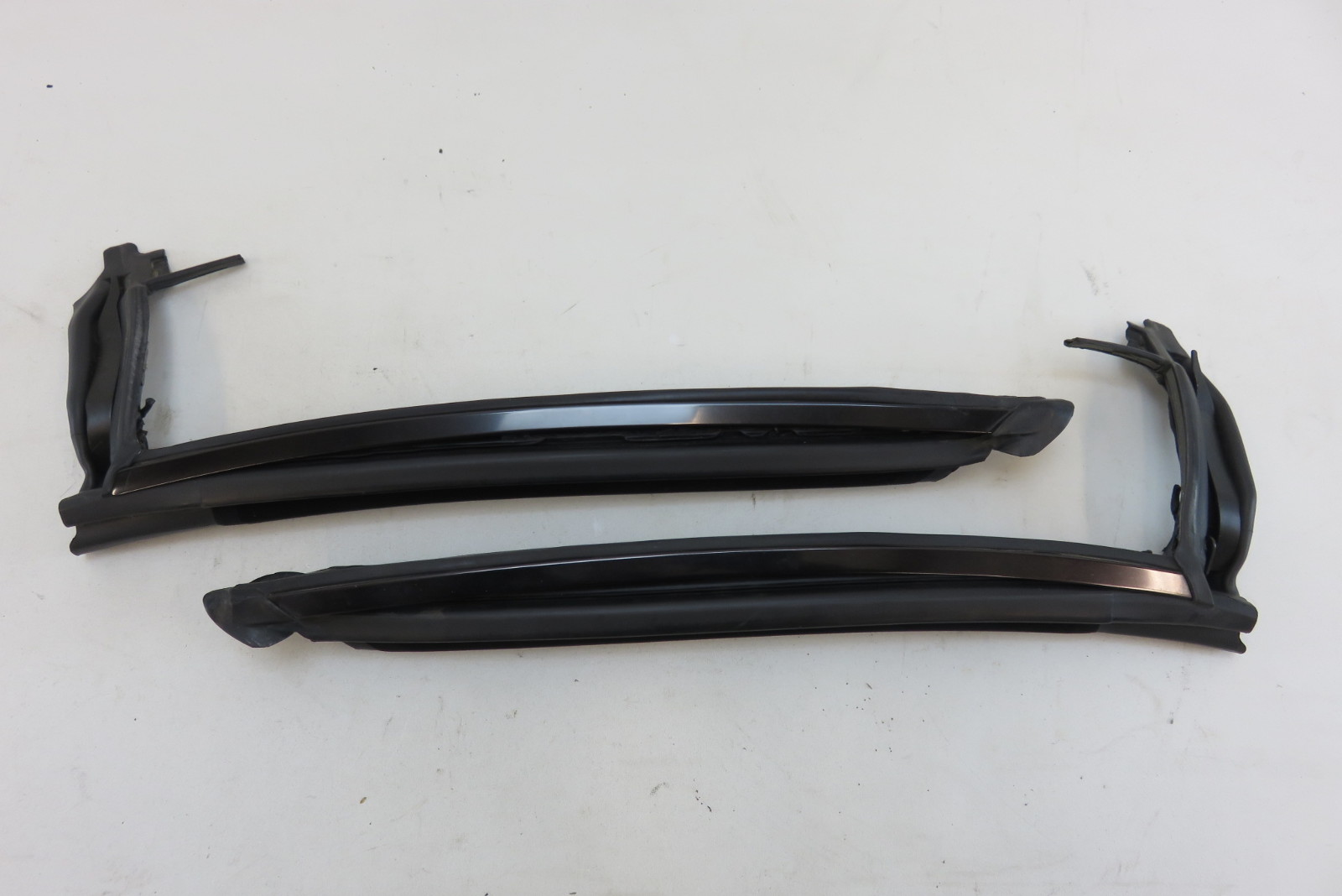 Mercedes R230 SL55 SL500 seals, C-pillar, left and right, 2307900798 ...