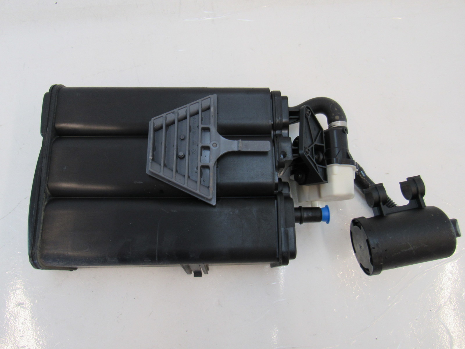 Mercedes X166 GLS63 GLS450 canister, charcoal vapor filter 1664702000 ...