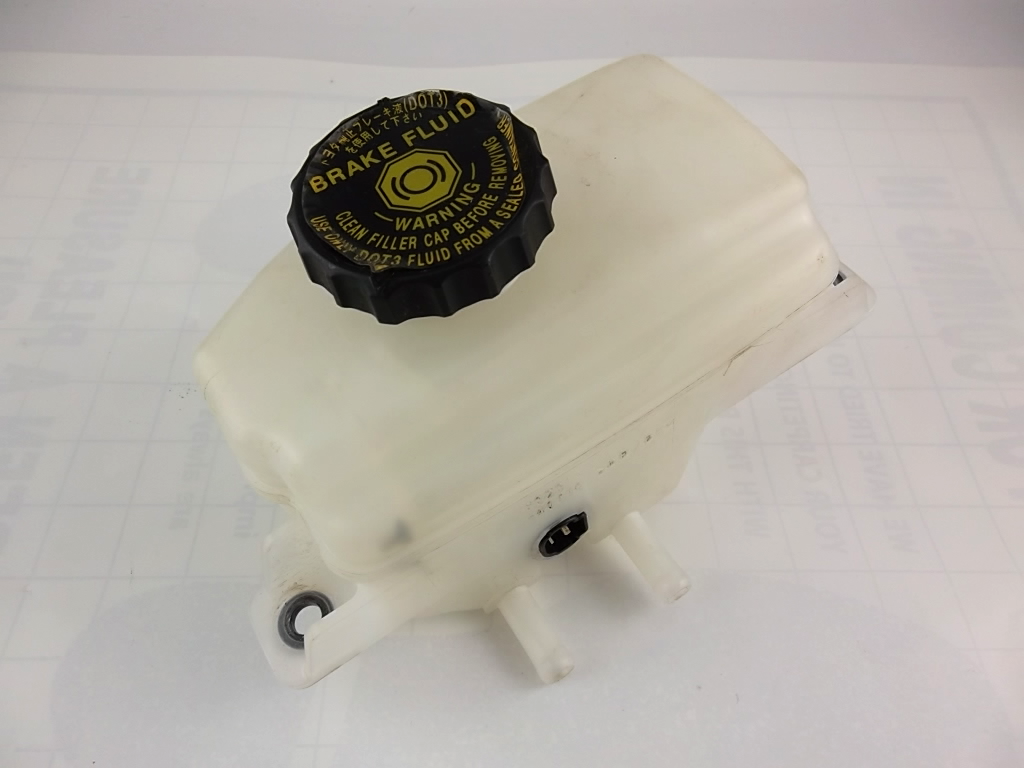 Brake Fluid Reservoir Tank 47220-33100 Toyota Camry Hybrid 2011 2010 ...
