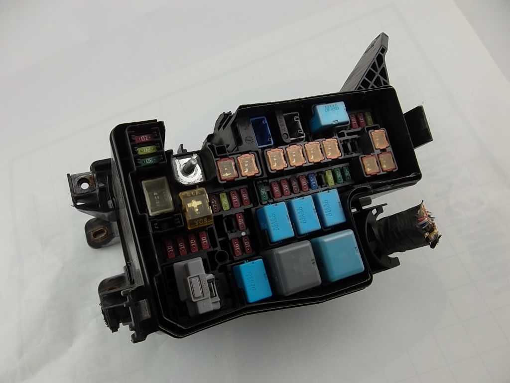 Engine Fuse Box 82741-42020 Toyota RAV4 2018 2017 2016 2015 2014 2013 ...